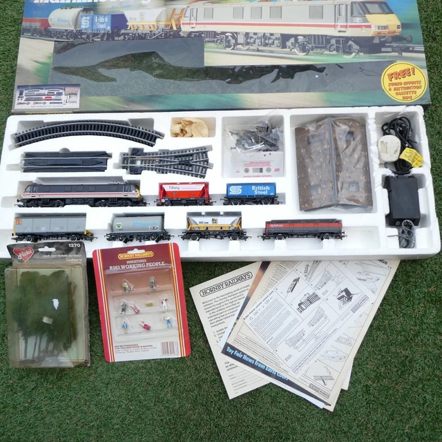HORNBY MAINLINE FREIGHT Train Set R692 Class 90 + 6 Wagons OO Appears ...