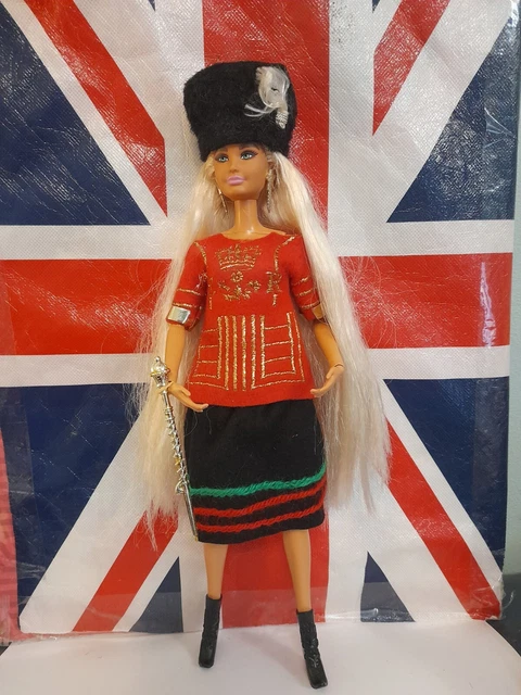 BARBIE EXTRA , Beefeater,Kings Guard Extra Long Hair ,Jointed. Xmas ...