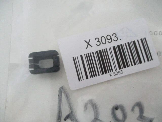 MERCEDES BENZ ORIGINAL A2023010093 64 FUEHRUNGSBUCHSE Neu EUR 1,59 ...