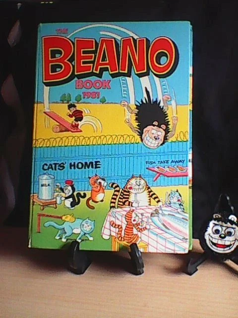 VINTAGE BEANO ANNUAL 1981 With A Rare Gnasher Fabric Pin Badge. £20.14 ...