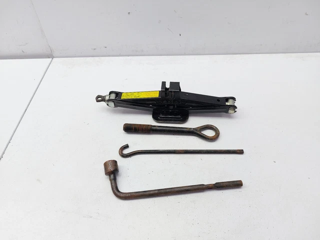 KIA PRO CEED Mk2 Car Lifting Jack Spanner Tow Eye Tool Kit Set 2014 £23 ...