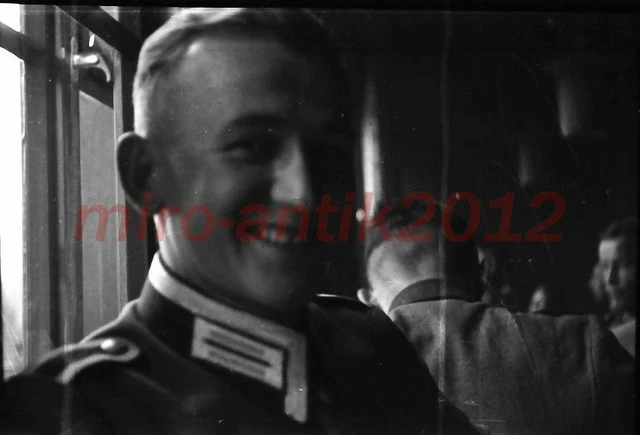 FOTO-NEGATIV, WK2, WEHRMACHT in Neapel, Uffz. im Cafe, 5026-818/35 EUR ...