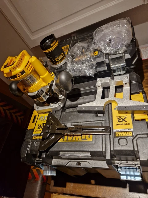 DEWALT DCW604NT 18V XR Brushless 1/4'' Router With Fixed & Plunge Bases ...