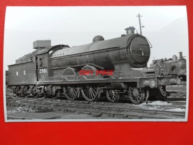 PHOTO LNER Ex Ner Class C7 Loco No 2981 On Shed At Darlington 8/47 £2. ...