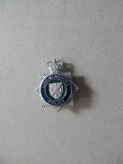 OBSOLETE BRITISH LINCOLNSHIRE Police Senior Officer's Cap Badge Q/C RA ...