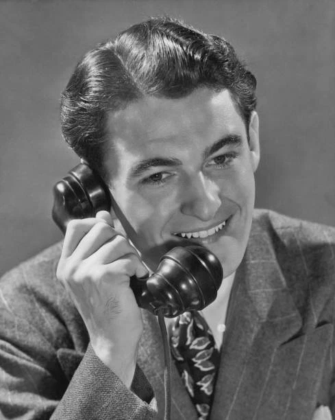 MAN MAKING A telephone call in the 1940's Old Historic Photo EUR 6,37 ...