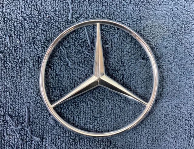 MERCEDES BENZ W126 Arrière Coffre Couvercle Star Emblème Badge Ornement ...