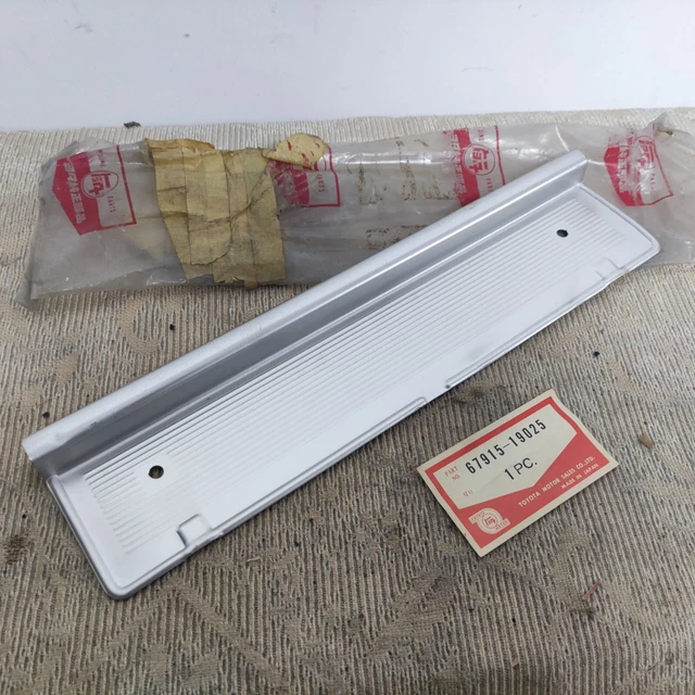 NOS GENUINE TOYOTA トヨタ Rear Door Outside Scuff Plate Rh Corolla Ke20 ...
