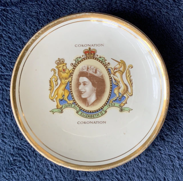 QUEEN ELIZABETH CORONATION collectible saucer Victoria pottery Fenton £ ...