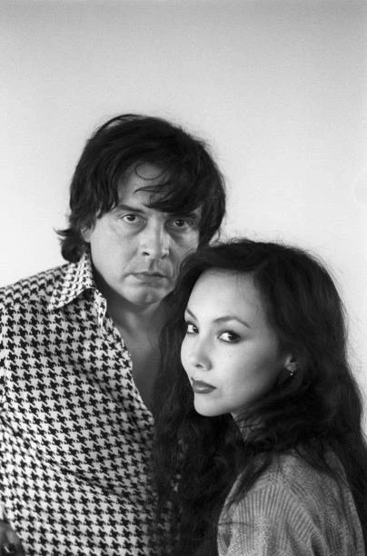 DAVID BAILEY AND Marie Helvin in front of their London home 1977 OLD ...