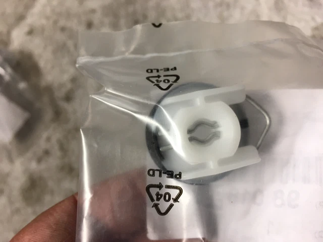 GENUINE NEW CITROEN Peugeot Spacer Clips x16 9801899680 £15.00 ...