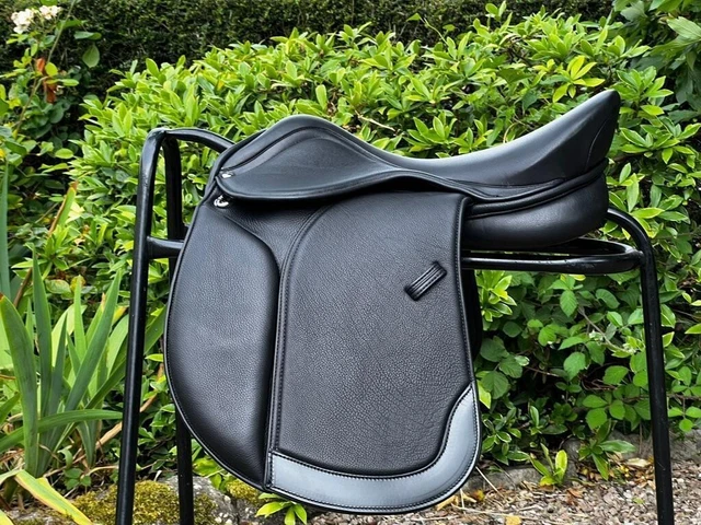 EASY TREK BRAND New 2024 Latest Vsd Treeless Saddle Voted Best Rrp£899 ...