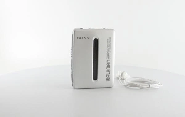 VINTAGE SONY WALKMAN - Mega Bass - Silver (WM-EX672/SM) $286.31 - PicClick CA