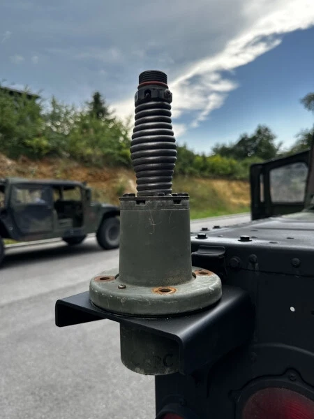 US ARMY SUPPORTO Antenna Con Base Hmmwv Humvee Angolo Antenna Piede ...
