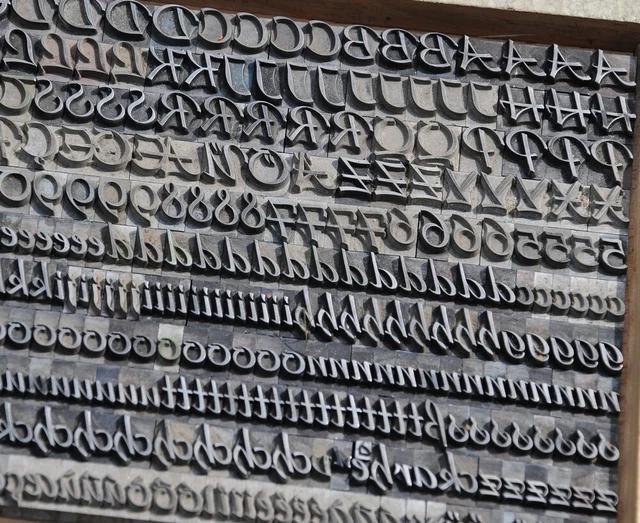 POLICE DE CARACTÈRES MERKUR 28 plomb lettres typographie imprimerie ...