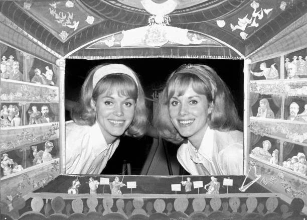 GERMAN DANCERS AND actress Alice and Hellen Kessler Madrid Spa- 1976 ...