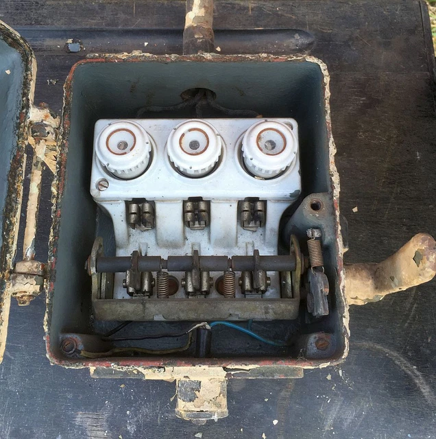 INDUSTRIAL FUSE BOX with main switch | cast & ceramic | 30s £223.34 ...