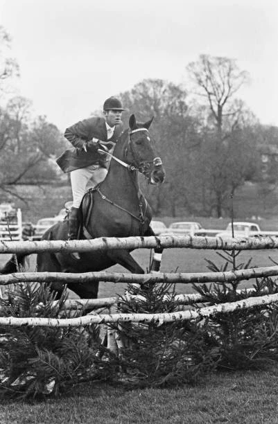 JOHN FAHEY AT a show-jumping event, UK, 15th June 1972 OLD PHOTO EUR 6 ...