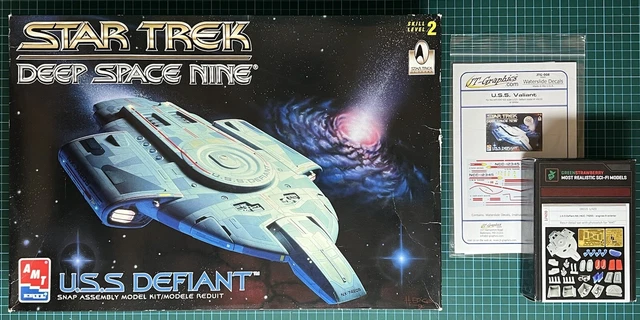 STAR TREK DEEP Space Nine : USS Defiant / Valiant Scale Model Kit AMT ...
