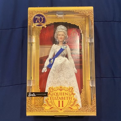MATTEL BARBIE SIGNATURE Queen Elizabeth II Platinum Jubilee 2022 Doll ...