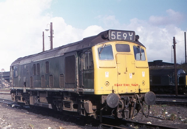 ORIGINAL 35MM SLIDE: Class 25 25043 in BR Green with TOPS Numbers 1970 ...