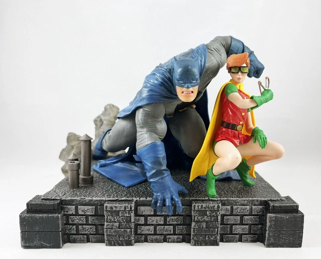 BATMAN (DARK KNIGHT Return) - Batman & Robin (Carrie Kelly) - Statue ...