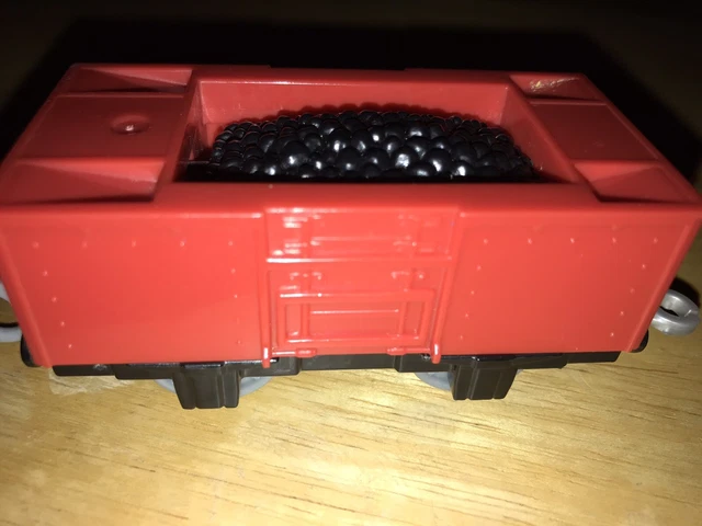 THOMAS THE TANK engine 1 Coal Trucks 1 Red Coach Tomy Trackmaster EUR 2 ...