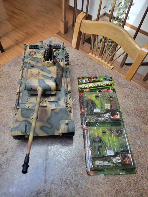 21ST CENTURY TOYS WWII German Panther Tank With Driver 1/18 Scale $76. ...