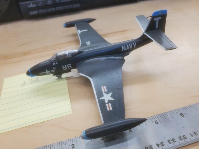 MCDONNELL F2H-2 BANSHEE Carrier-Based model Airplane 1/72 Scale Plastic ...