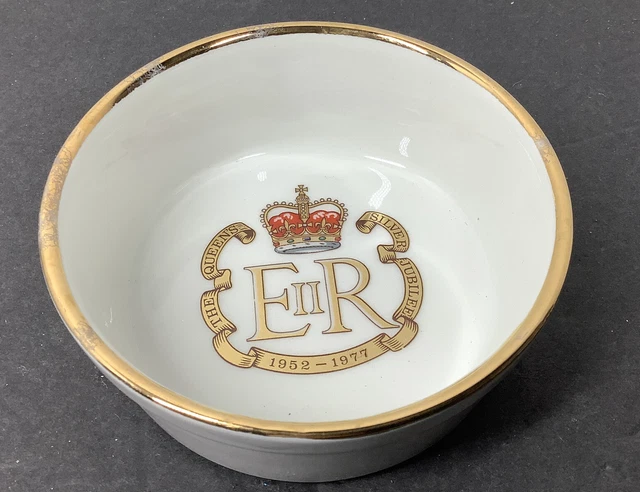 QUEEN ELIZABETH II-SILVER Jubilee-Dartmouth Pottery Dish Made for ...