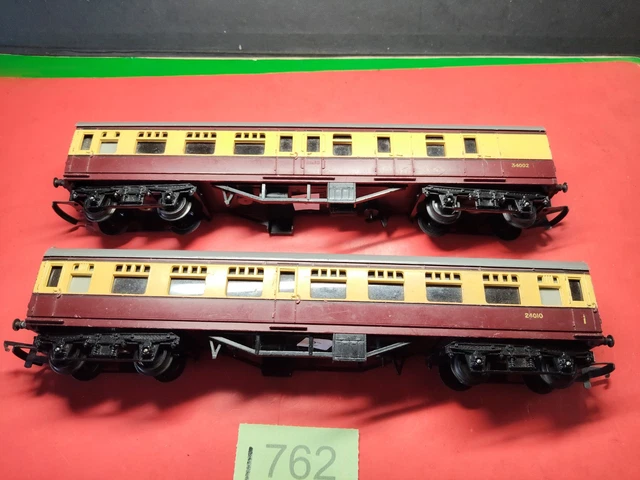 TRI-ANG `OO` CHOCOLATE/CREAM Coaches R29 Composite #24010 & R28 Brake ...