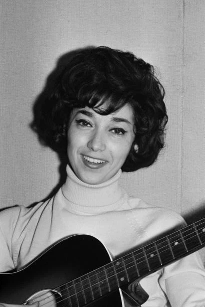 ITALIAN-FRENCH SINGER PATRICIA Carli at her home in Paris on April- Old ...