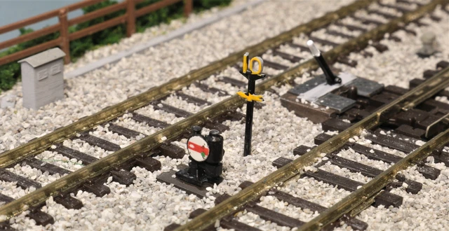 DISC GROUND SIGNALS - BR Type - TT:120 Scale (Pack of 6) £5.93 ...