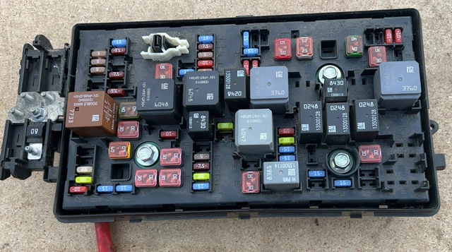 VAUXHALL INSIGNIA 2.0 CDTI Engine Bay Fuse Box 13275881 08-13 £16.00 ...