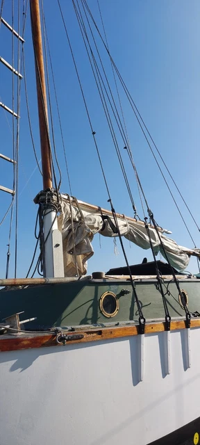 VINTAGE GAFFER, GAFF Rig, Wooden Mast and Boom plus yard, no sail £10. ...