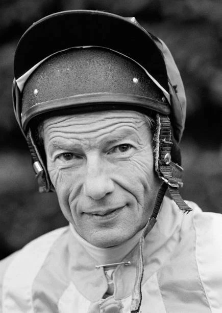 BRITISH FLAT RACING Jockey Lester Piggott At Sandown Park In Esher 1982 ...