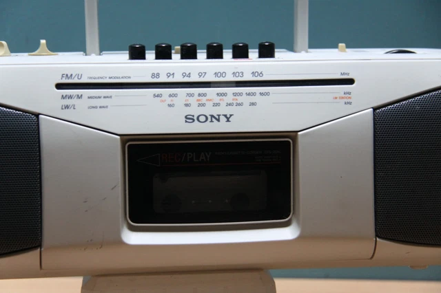 VINTAGE SONY CFS-204L Boombox Poste radio cassette pour pièces / a ...