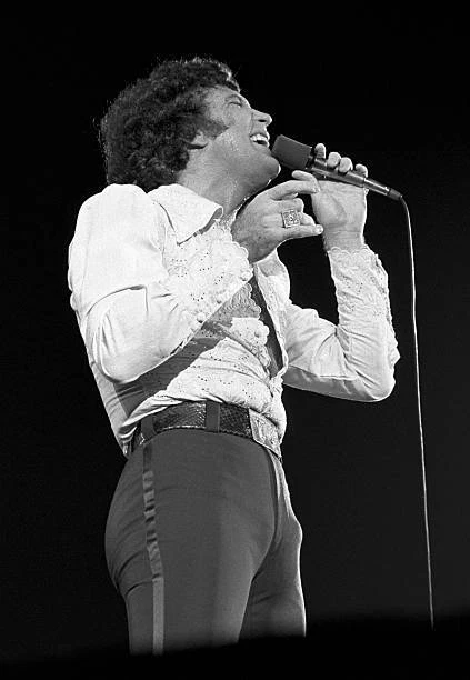 WELSH SINGER TOM Jones Performs 1977 Old Photo $8.50 - PicClick AU