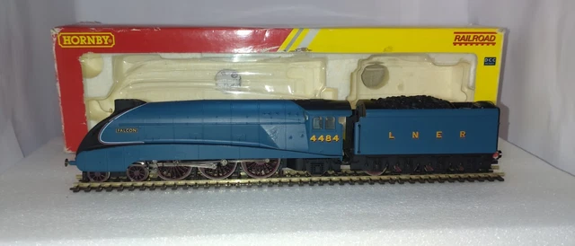 R2779 HORNBY RAILROAD LNER Class A4 4-6-2 Locomotive No.4484 Falcon DCC ...