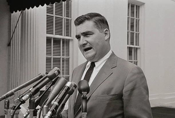 WHITE HOUSE PRESS secretary Pierre Salinger tells newsmen Whit- 1961 ...