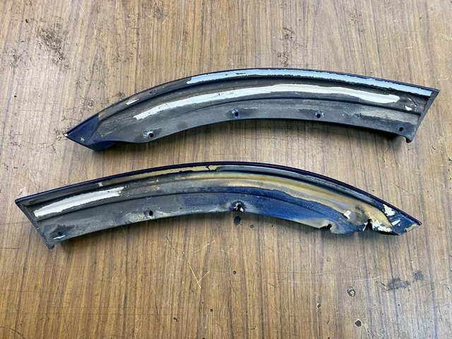 FORD FALCON AU XR6 / XR8 Front Bumper Bar Lower Lip Extensions Pair EUR ...