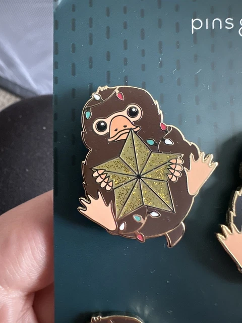 HARRY POTTER CHRISTMAS Gold Star Niffler Limited Edition Fantasy Pin ...