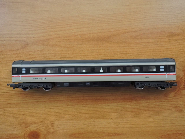 HORNBY ORIGINAL SHORT length MK3 HST Coach Intercity 125 livery £10.00 ...