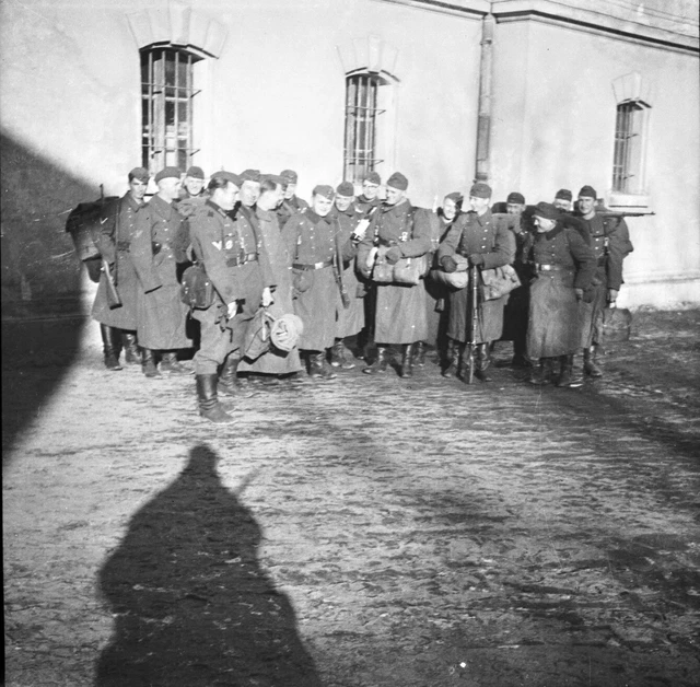 FOTO-NEGATIV, WK2, OSTFRONT, Trupp bereit zum Marsch, 5026-500/45 EUR 6 ...