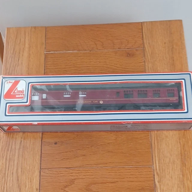 LIMA OO BRITISH Rail Maroon Dining Car Coach 305284W 1:76 Analogue £10. ...