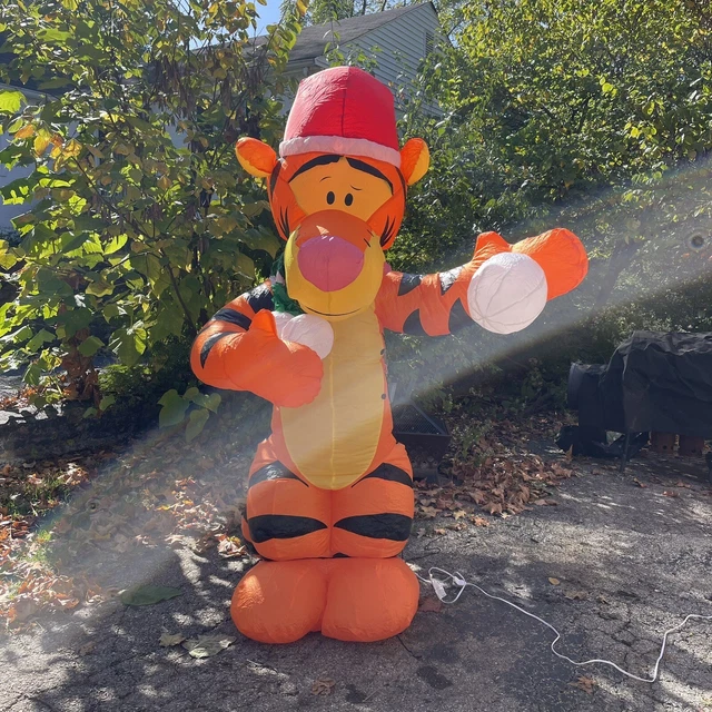 DISNEY GEMMY AIRBLOWN Inflatable 8 Ft Tall Tigger W/ Snowballs Holiday ...