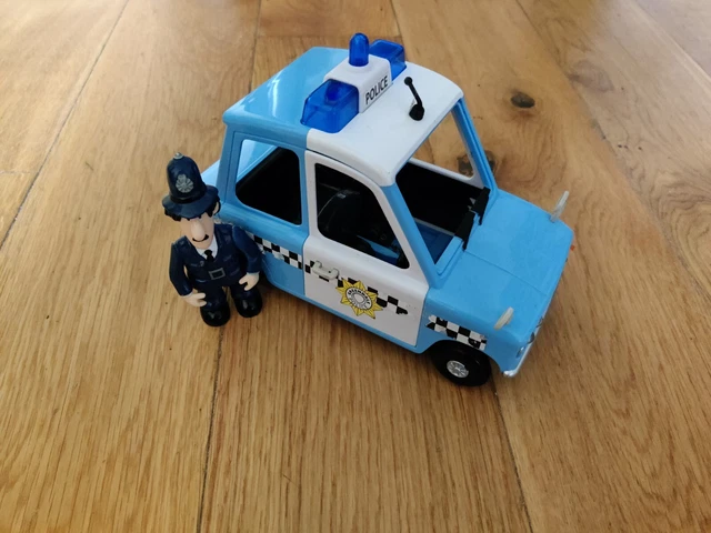 POSTMAN PAT PC Selby Friction Police Car Large Scale 2006 & PC Selby ...