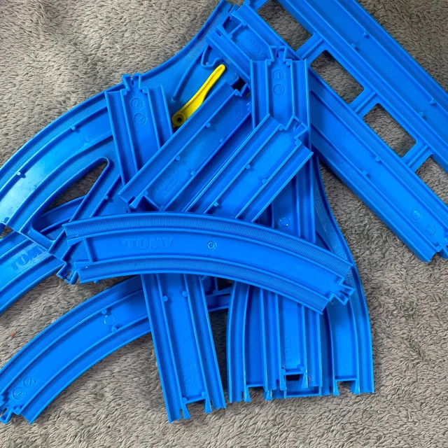 TOMY TRACKMASTER BLUE Track Pieces and Juntions Thomas the Tank Engine ...