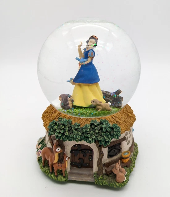 DISNEY SNOW WHITE & 7 Dwarfs Enesco Musical Snowglobe. "Whistle While ...