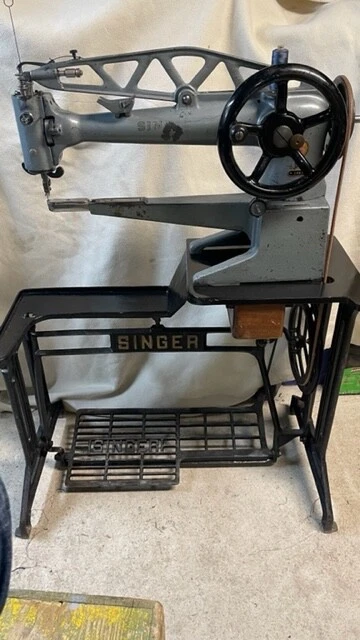 MACHINE À COUDRE cordonnier, SINGER 29K73, avec son pédalier, rénovée ...